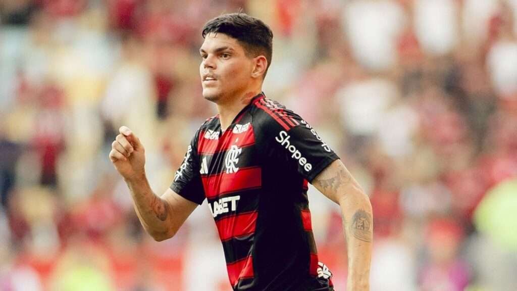 William Godoy revela nova função de Ayrton Lucas em Flamengo x Corinthians